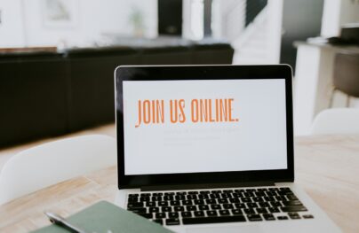 What V/R Email Sign Off Means and When to Use It